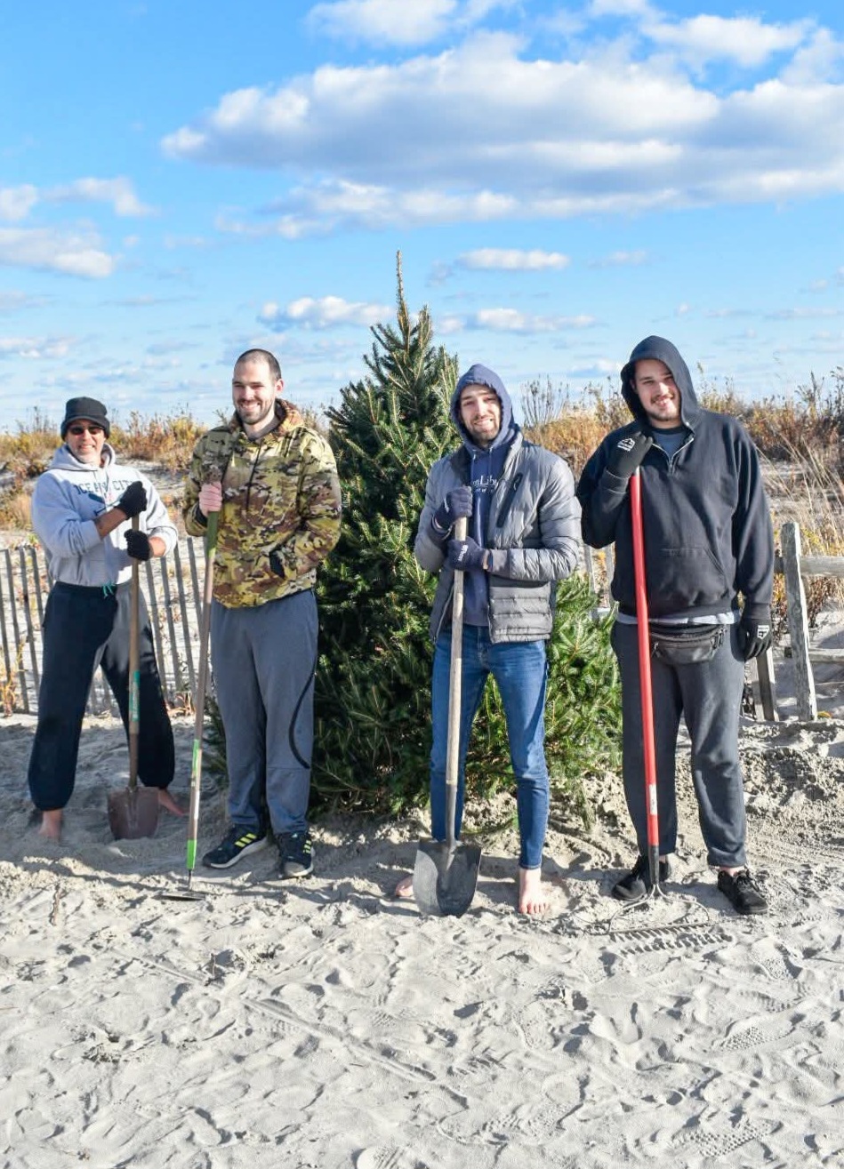 Christmas tree on beach honors military - Shore Local Newsmagazine